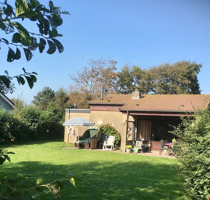 Holland Haus.
Gezellige Bungalow Met Ruime Tuin. - Texel