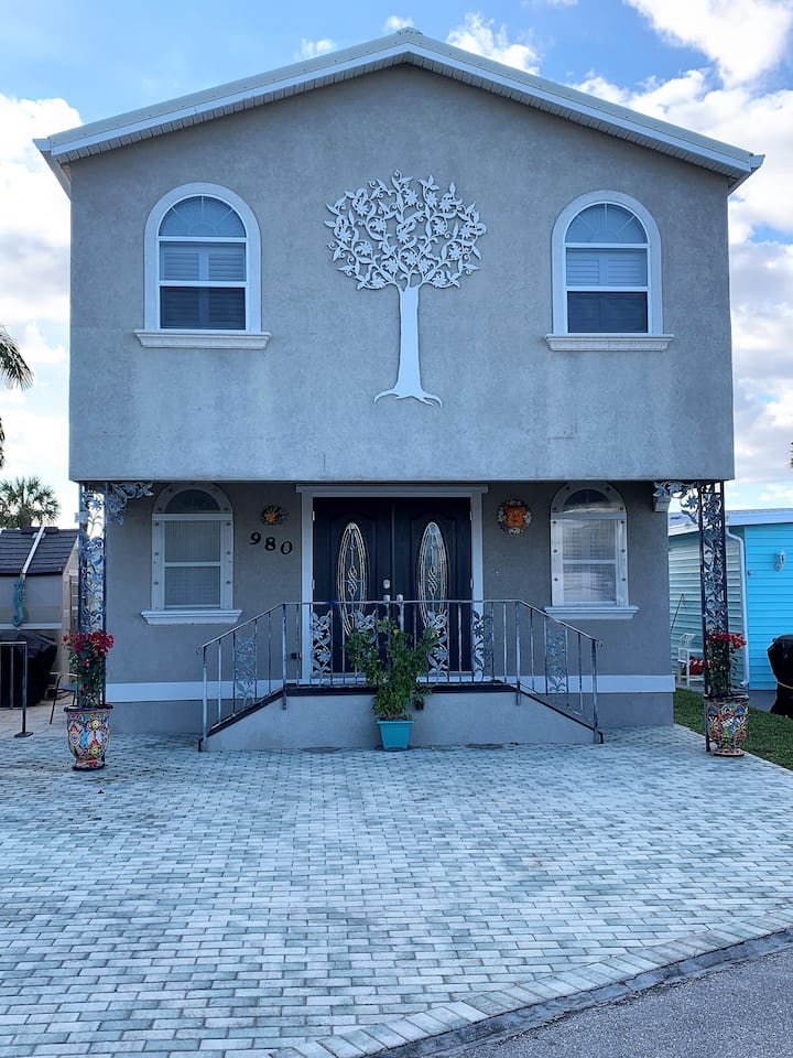 Upscale Spacious 2-story Beach House - Jensen Beach