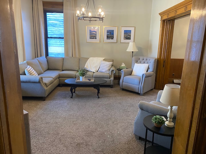 The Jackson House, Historic Downtown Apartment - Jefferson City, MO
