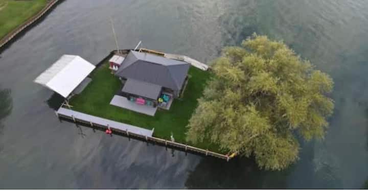 Island Getaway - Chatham-Kent