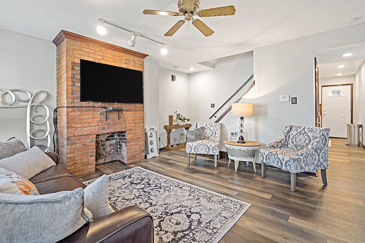 Southside Flats - With Parking! - Pittsburgh, PA