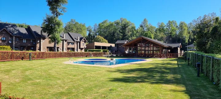 Entire House/ 3 Bedrooms/ 2 Bathrooms/ 6 People - Pucon