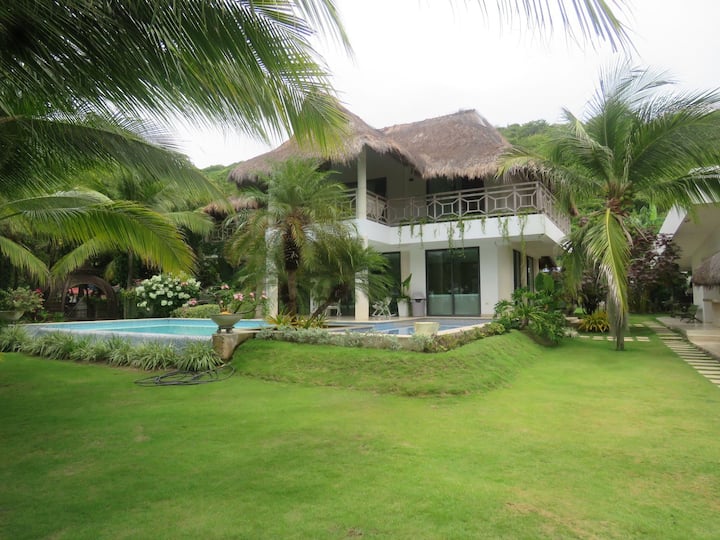 Luxury Beachfront House With Pool - Puerto Colombia