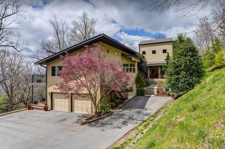Luxury 7 Bedroom Home With Spectacular Views - Asheville, NC