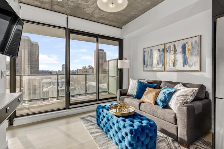 Spacious & Stylish Modern Condo In Calgary! - Calgary