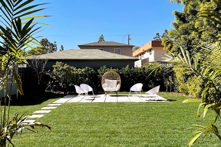 Landmark Beach House | Open & Airy, Backyard Oasis - Long Beach, CA