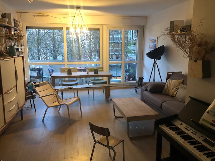 Appartement Avec Balcon Et Parking à Belleville - Paris