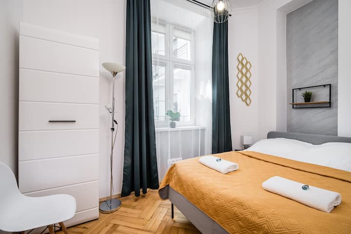 Royal City Apartment 2 (80m2), 4 Bedrooms,old Town - Kraków
