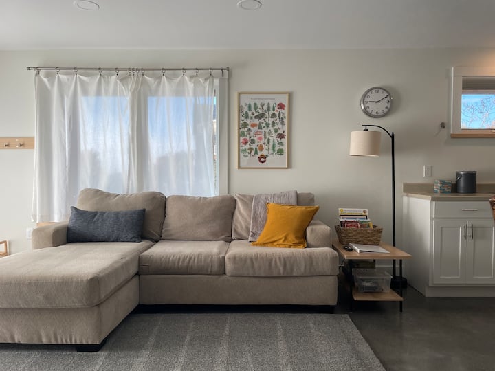 Clean And Light 2-bedroom With Kitchen - Harrisonburg, VA