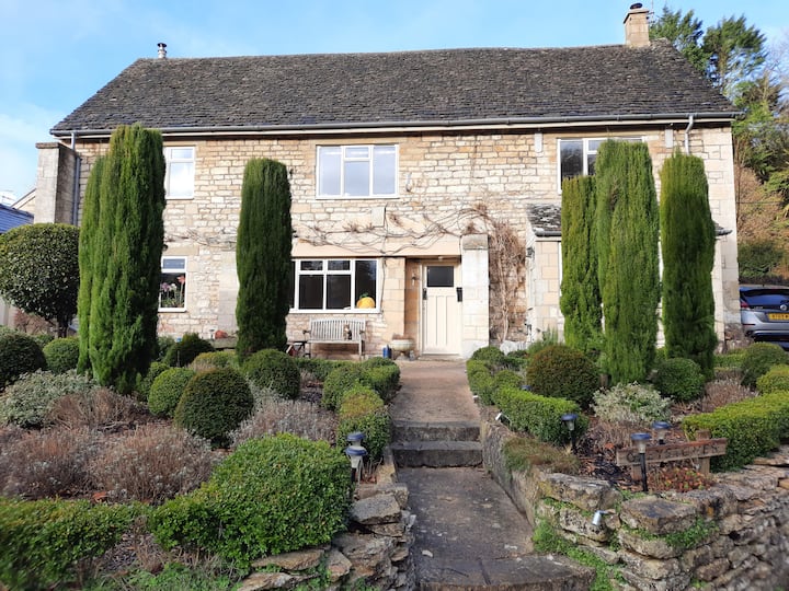 Peaceful 2 Bedroom Cotswold Stone Coach House - Tetbury