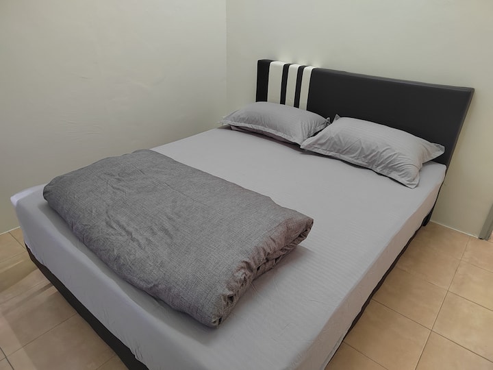 Private Room (Queen Bed) W Bathroom - Mentakab