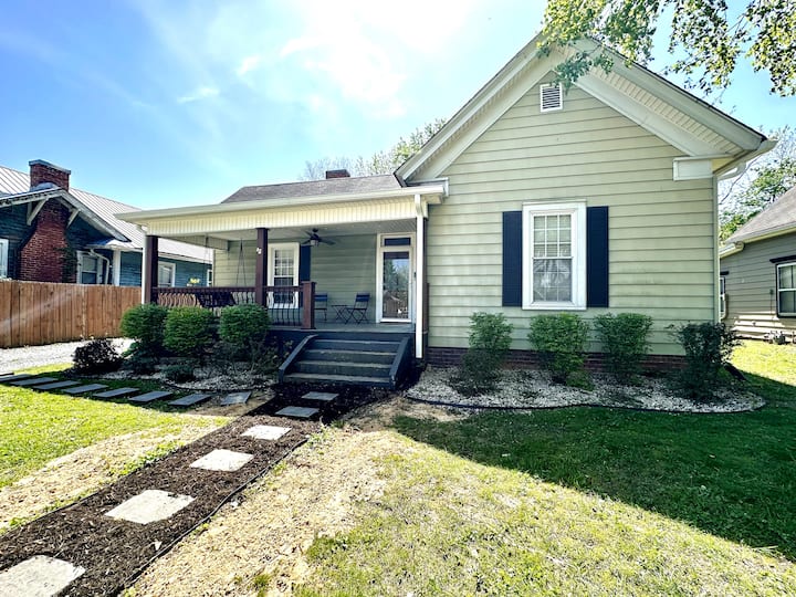 Historic Neighborhood Bungalow Close To Downtown - Johnson City, TN