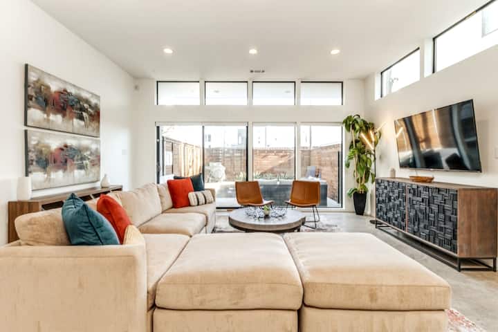 Cozy Modern Home + Private Pool + Central Dallas Location - Dallas, TX