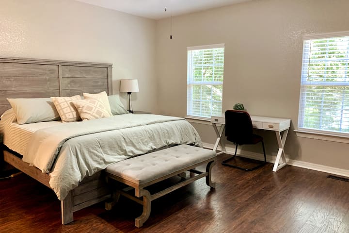 Bike Bungalow- Peaceful Retreat, Garden Tub - Decatur, AR