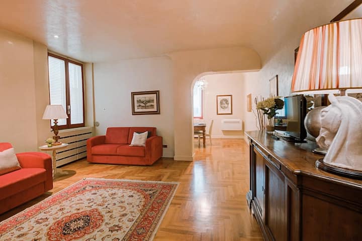 Prestigious And Elegant Apartment At Ponte Vecchio - Florence