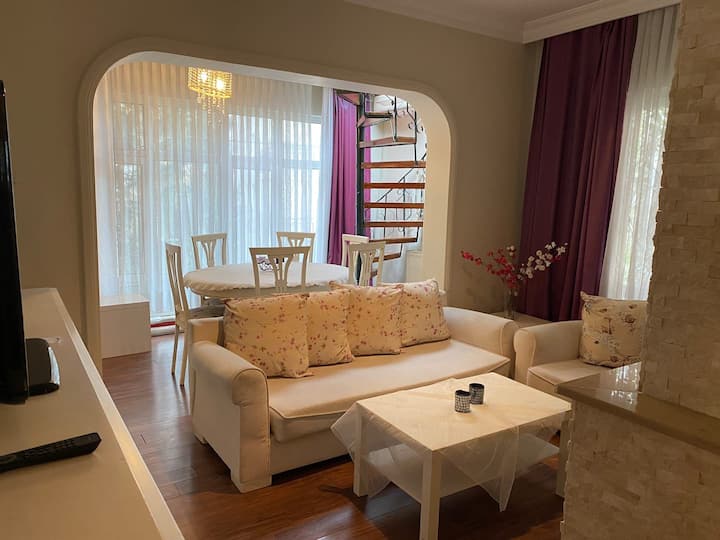 Bright 3-bedroom Private Home Ideal For Long Stays - Maltepe