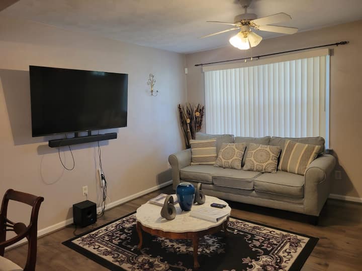 Modern, Homely 3-bdrm|wparking|centrally Located. - 포츠머스