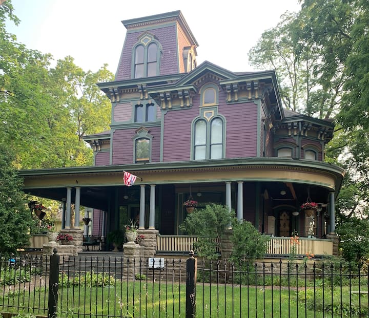 Large Historic Home Walk To Nd And Town - 南灣
