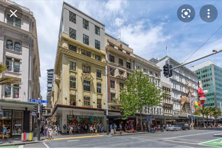 2 Bedroom + Loft Apartment In Heart Of Cbd - Auckland