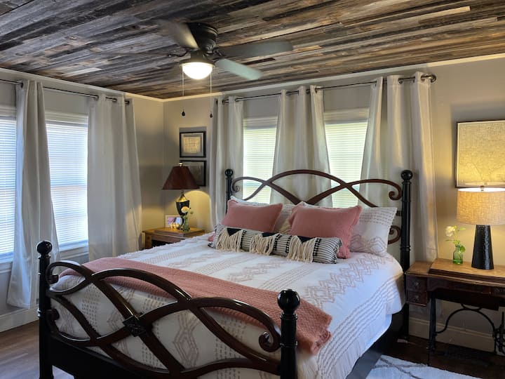 The Easter Egg!  3 Bed (Or 2 Bed), 1 Bath Home - Impact, TX