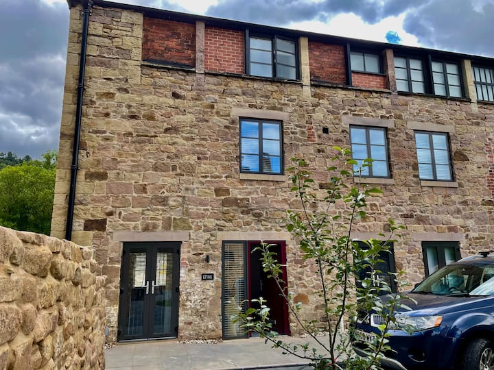 Historic Mill Conversion In Quiet Village Location - Wirksworth