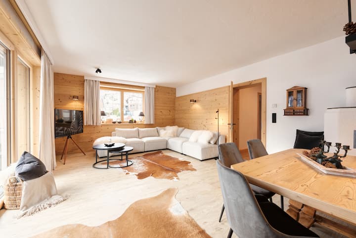 House For 17 People | 2 Balconies | 3 Kitchens - Saint Anton am Arlberg