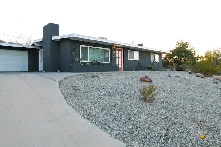 House Of Stars. 3 Bedroom 2 Bath. 1pm Check-in! - Joshua Tree National Park, California