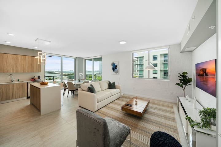 Ionica | Ocean View Condo With Pool & Free Parking - Miami, FL