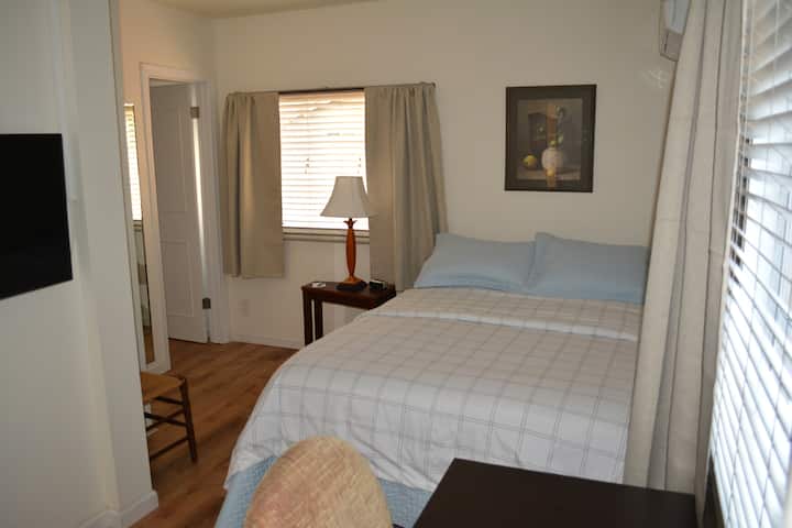 Clean, Private Guestroom And Bath - Near Biltmore - Phoenix