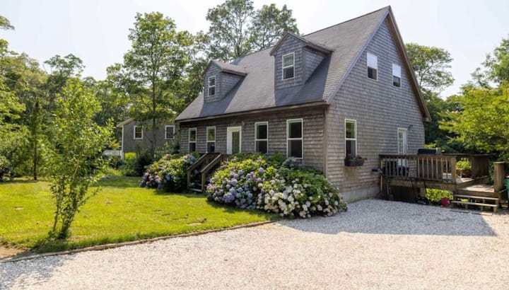 4 Bedroom "Hydrangea Cottage" - Martha's Vineyard, MA