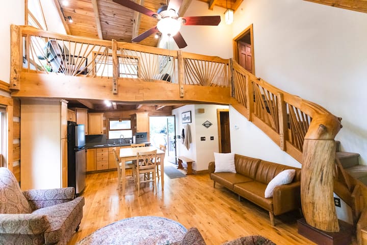 Handcrafted Cabin W/ Hot Tub By Blue Ridge Parkway - Boone, NC