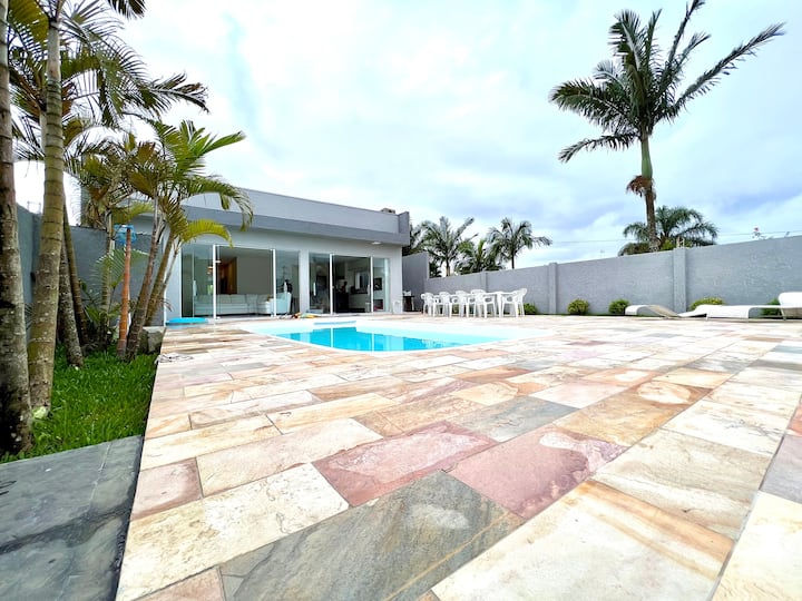 Casa Agradável Com Piscina E Ar Condicionado - Guaratuba
