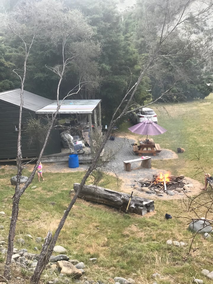 Rustic Hut On The Rangitikei River - Wairarapa
