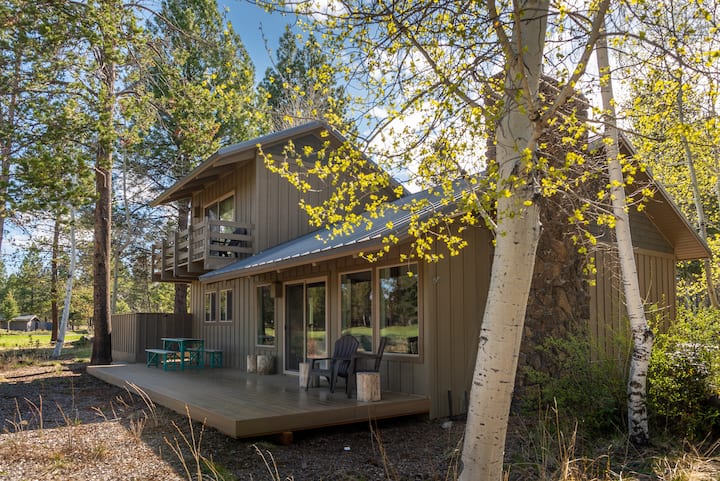Modern Cabin Oasis Near Village - Sunriver, OR