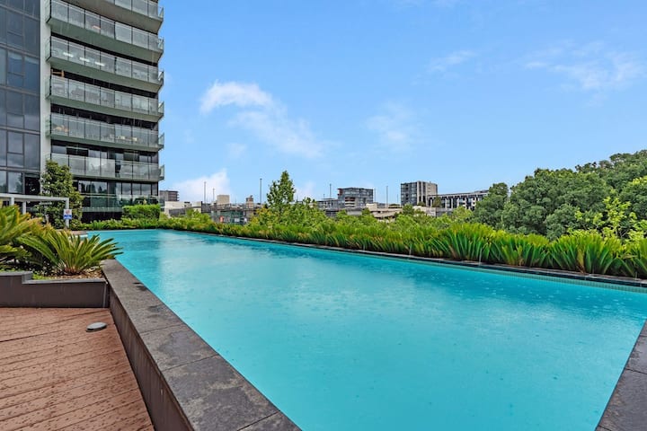 2 Bed Manhattan Apt + Single Car Space - Canberra