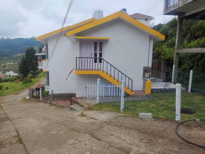 2 Bhk With Mountain View - Ooty