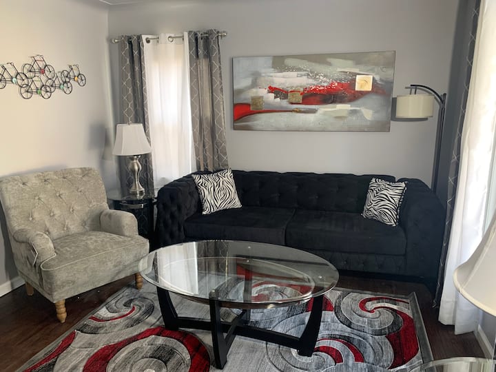 Cheerful Home In Great Location! - Warren, MI