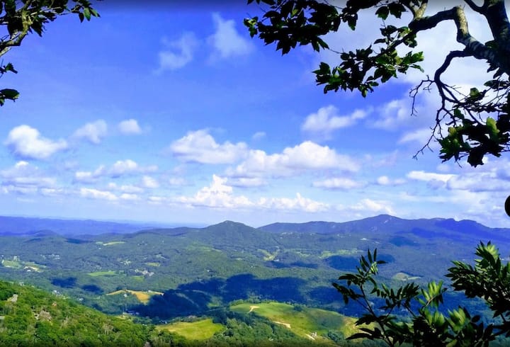 Sun-n-snow Bungalow Pool/hottub/hike/bike/mtnviews - Banner Elk, NC
