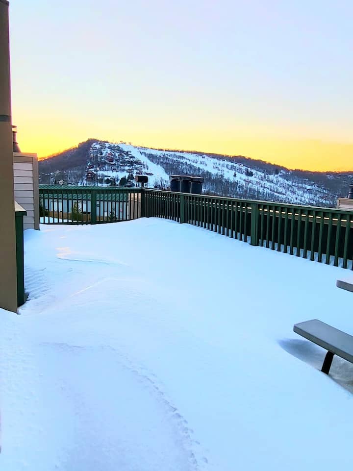 Views! Sun-n-snow Bungalow Pool/hottub/ski/sled! - Beech Mountain, NC