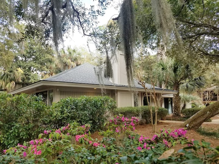 Sea Pines 2 Min Walk To Beach! Pool! Hot Tub! - Hilton Head Island, SC
