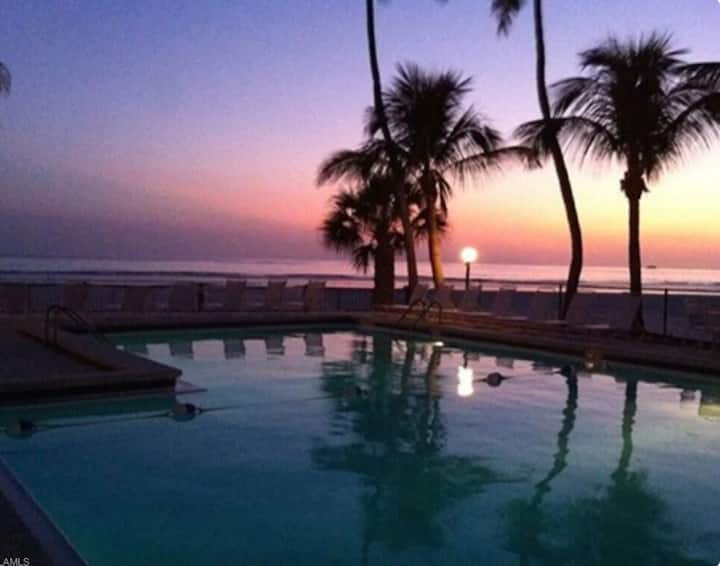 Steps From Beach With Gorgeous Sunset Views - Fort Myers Beach, FL