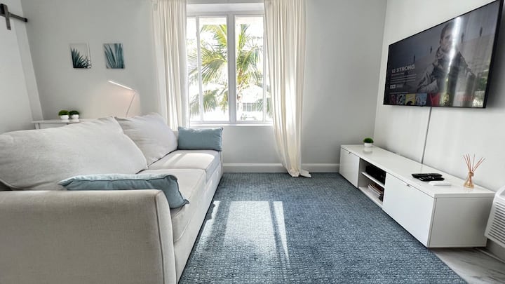 Luxurious Condo In Miami Beach - Miami Beach, FL
