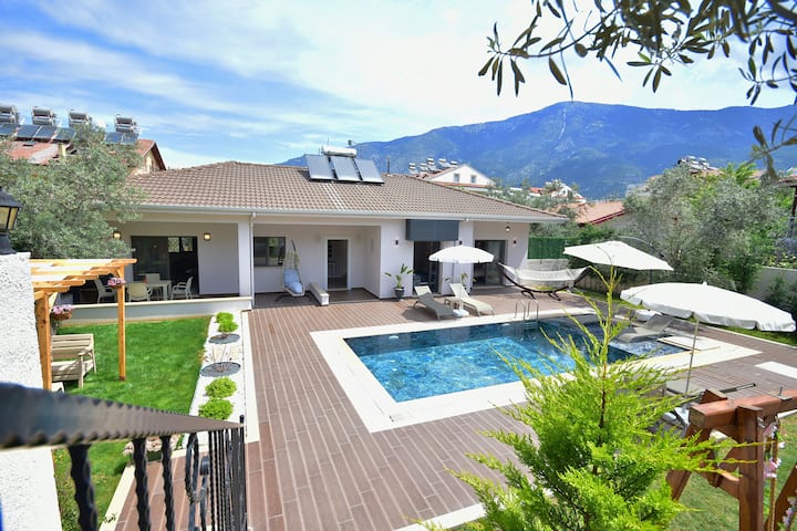 Size öZel Havuzlu Merkezi Konumda Villa - Hisarönü
