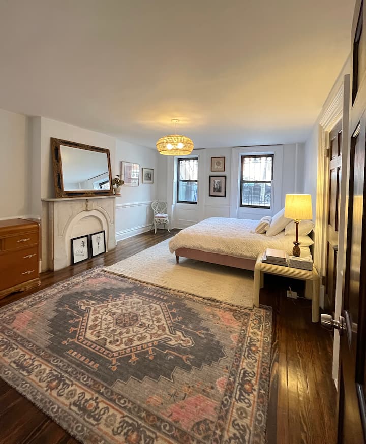 King-sized 1br In Clinton Hill Brownstone - Brooklyn, NY