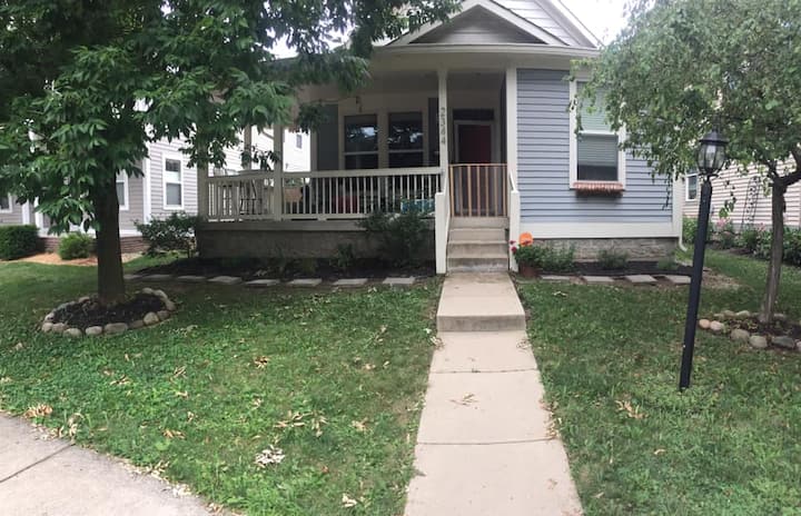 Cute 2 Bed, 2 Bath Bungalow - Indianápolis, IN