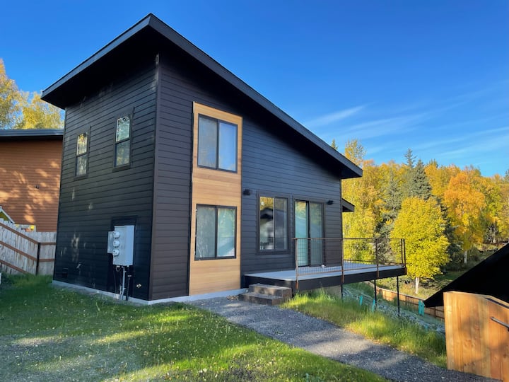 2 Bedroom Mountain Views Near Airport - Anchorage, AK
