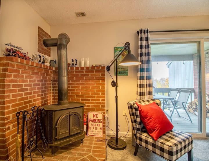 Ski-in Condo W/ Woodstove & Hot Tub Access - Burke Mountain, VT