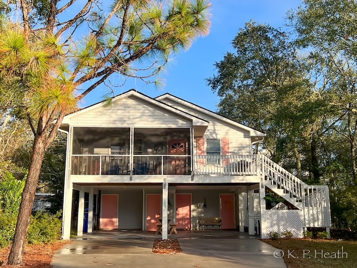 Beauty & The Beach: Holiday At The Beach - Oak Island, NC