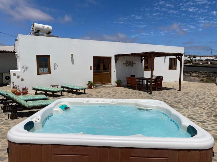 Casita Blanca Detached Vacation Rental Home - Lanzarote