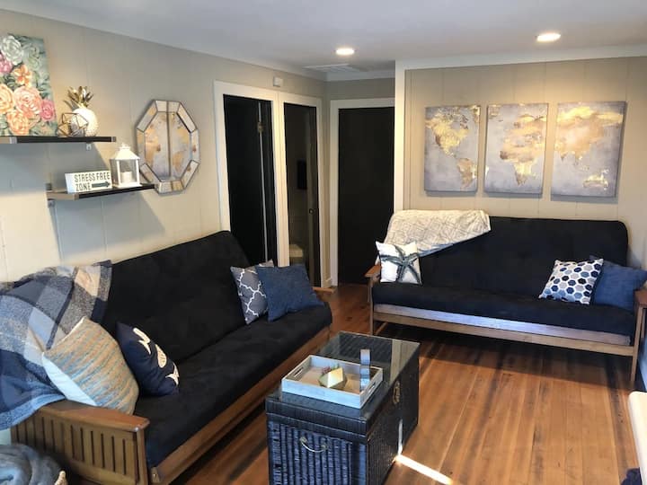 Cheerful 2 Bdrm, 1.5 Bath Plus Loft In Clear Lake! - Clear Lake, IA